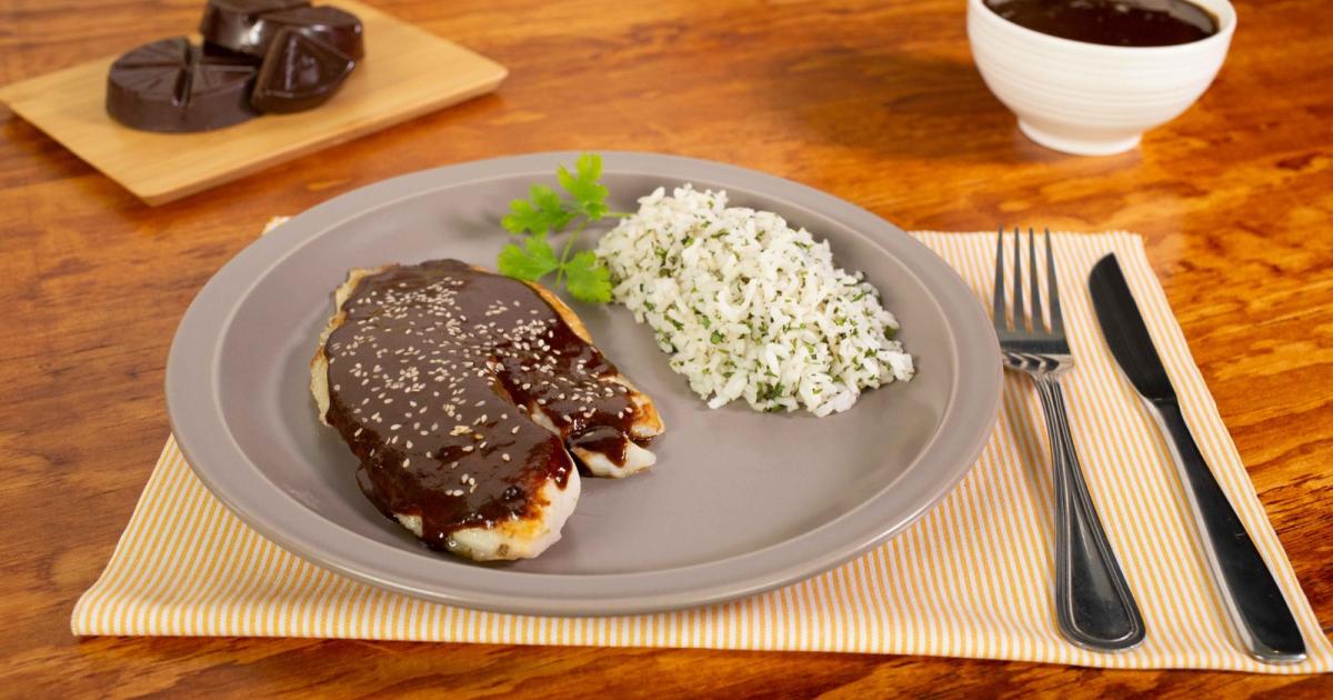 Fish with Mole | Official ABUELITA™