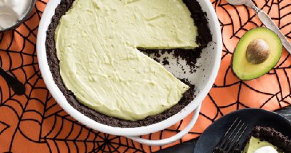 Green Monster Avocado Pie with Chocolate Crust | Official LA LECHERA®