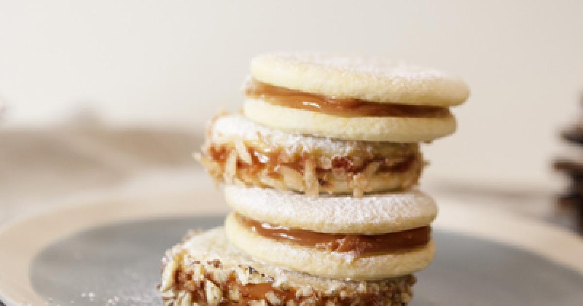 South American Sandwich Cookies (Alfajores) | La Lechera